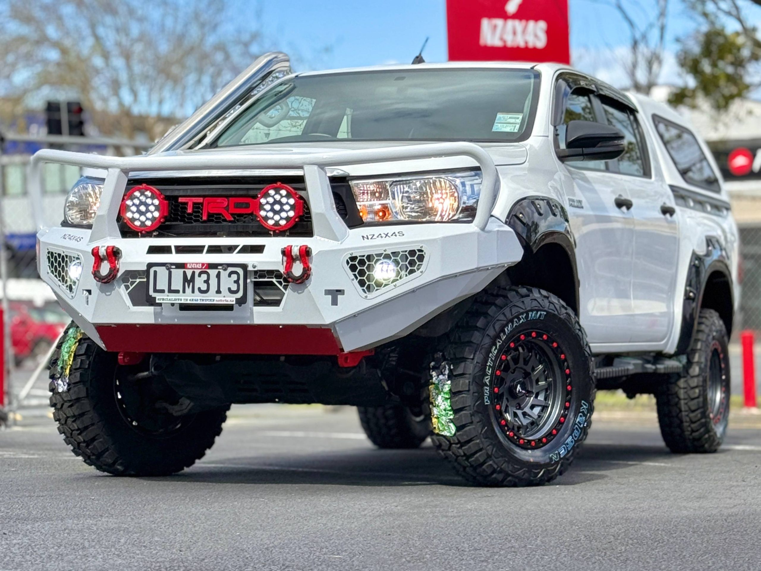 IMMACULATE LOW KS LIFTED HILUX + CANOPY – NZ4X4S