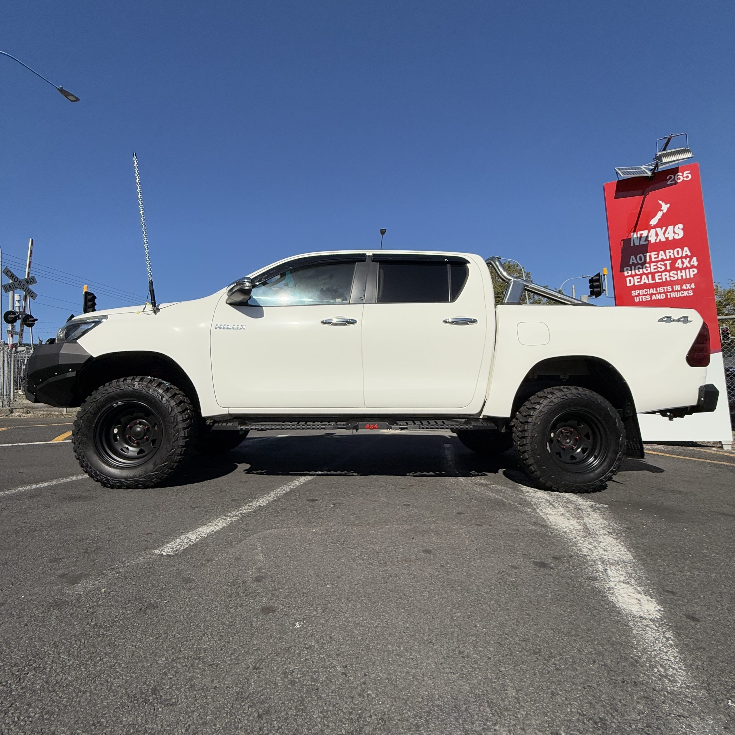 LIFTED 4X4 SR5 HILUX – NZ4X4S