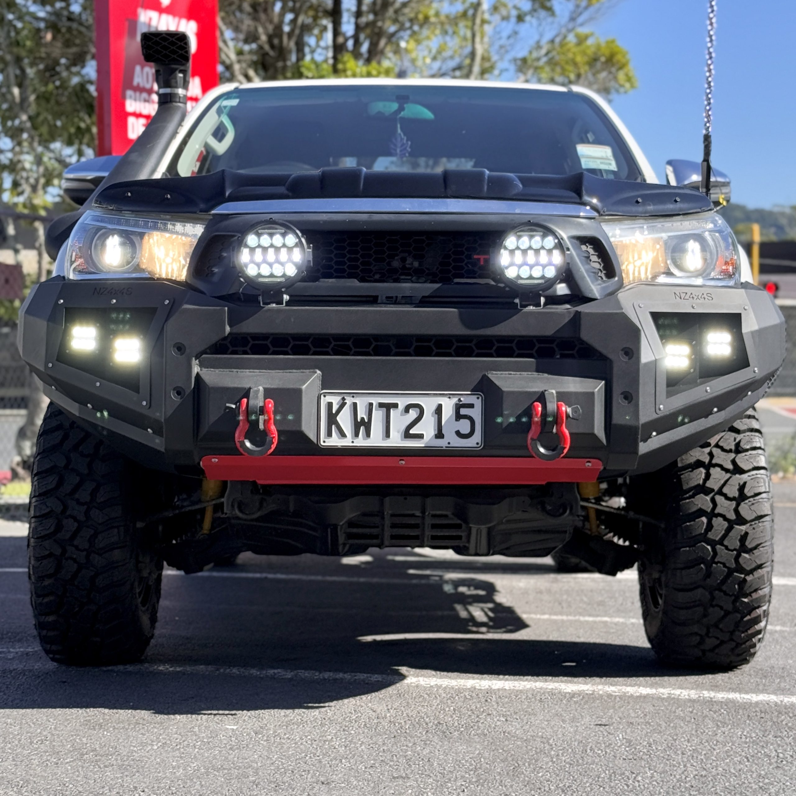 LIFTED 4X4 SR5 HILUX – NZ4X4S