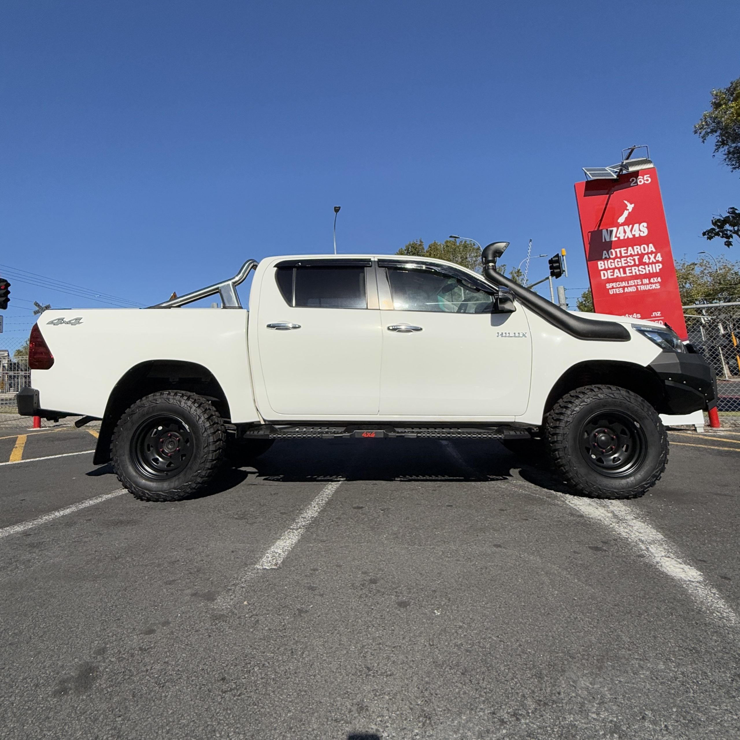 LIFTED 4X4 SR5 HILUX – NZ4X4S