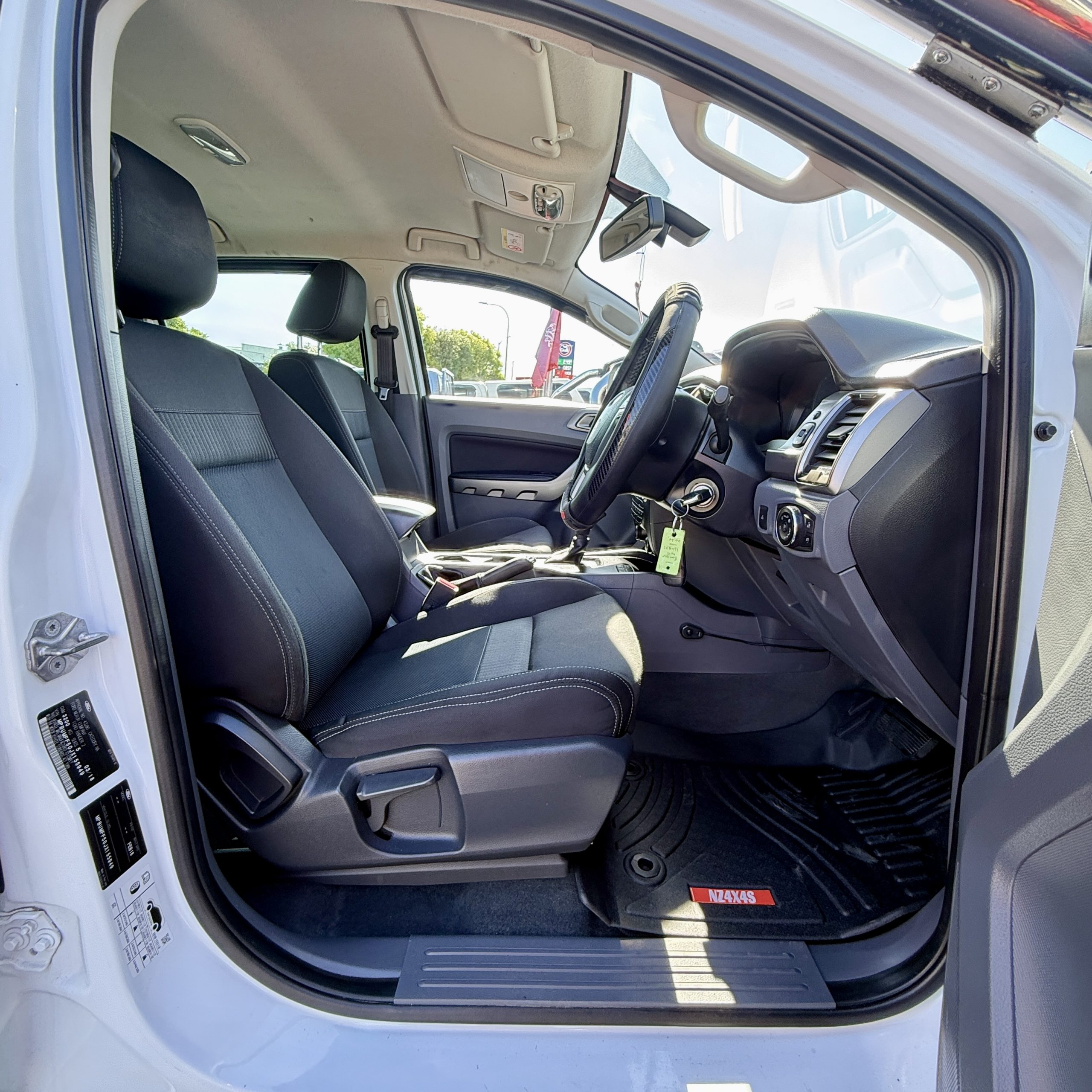 LOW KS TITAN FORD RANGER XLT – NZ4X4S
